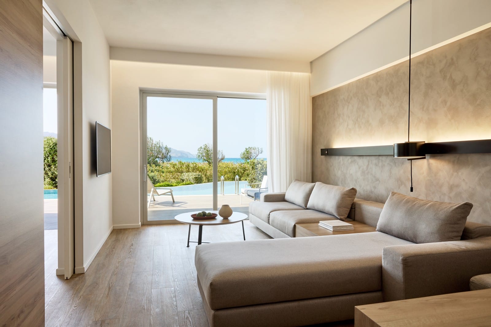 Family suite sharing pool sea side view - Euphoria Resort